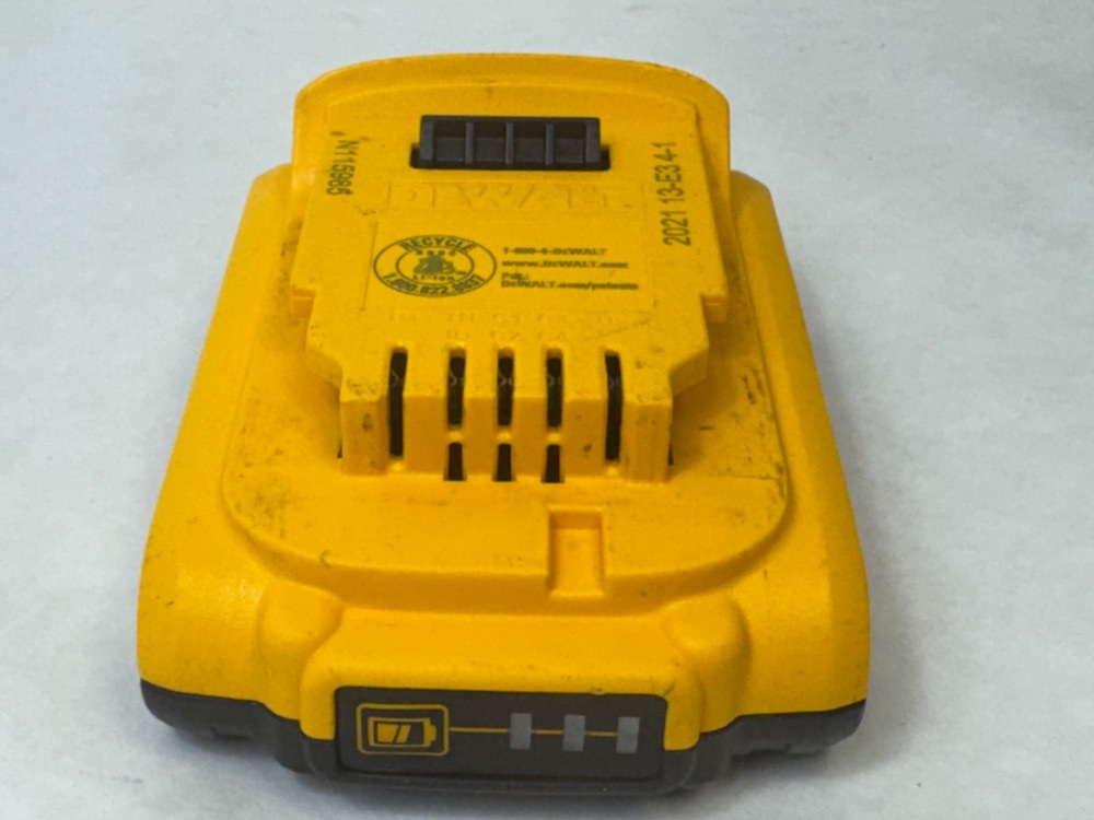 Dewalt DCB203 2ah - Battery | Heartland Pawn & Jewelry