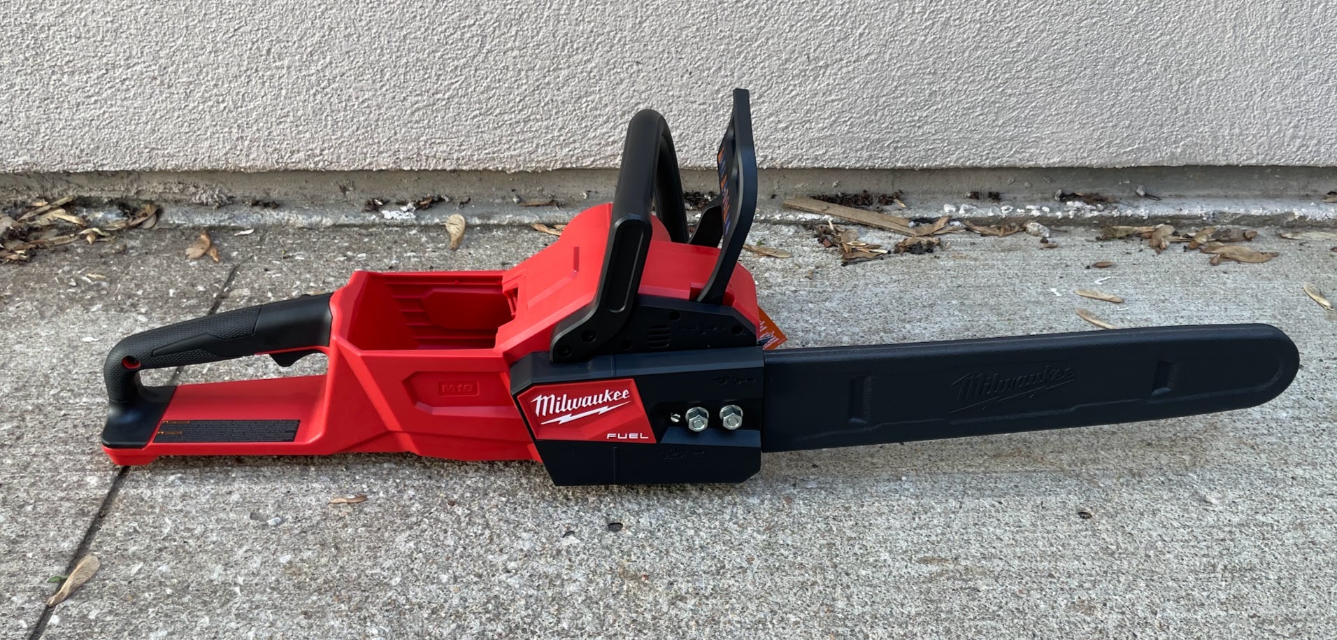 Milwaukee 2727-20 M18 FUEL 18V 16-Inch Cordless Chainsaw - Bare Tool ...