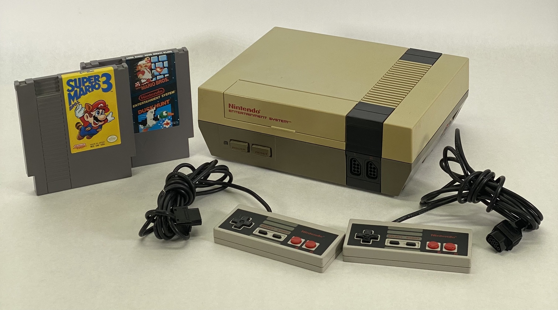 Nintendo NES Console With Two Controllers Super Mario Bros 3 Duck Hunt ...